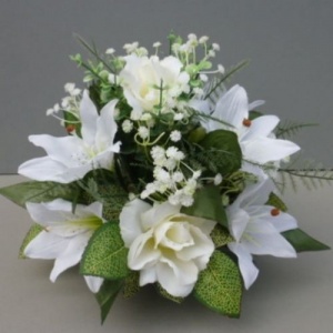 Centerpiece for wedding table with artificial ivory roses & lilies ...